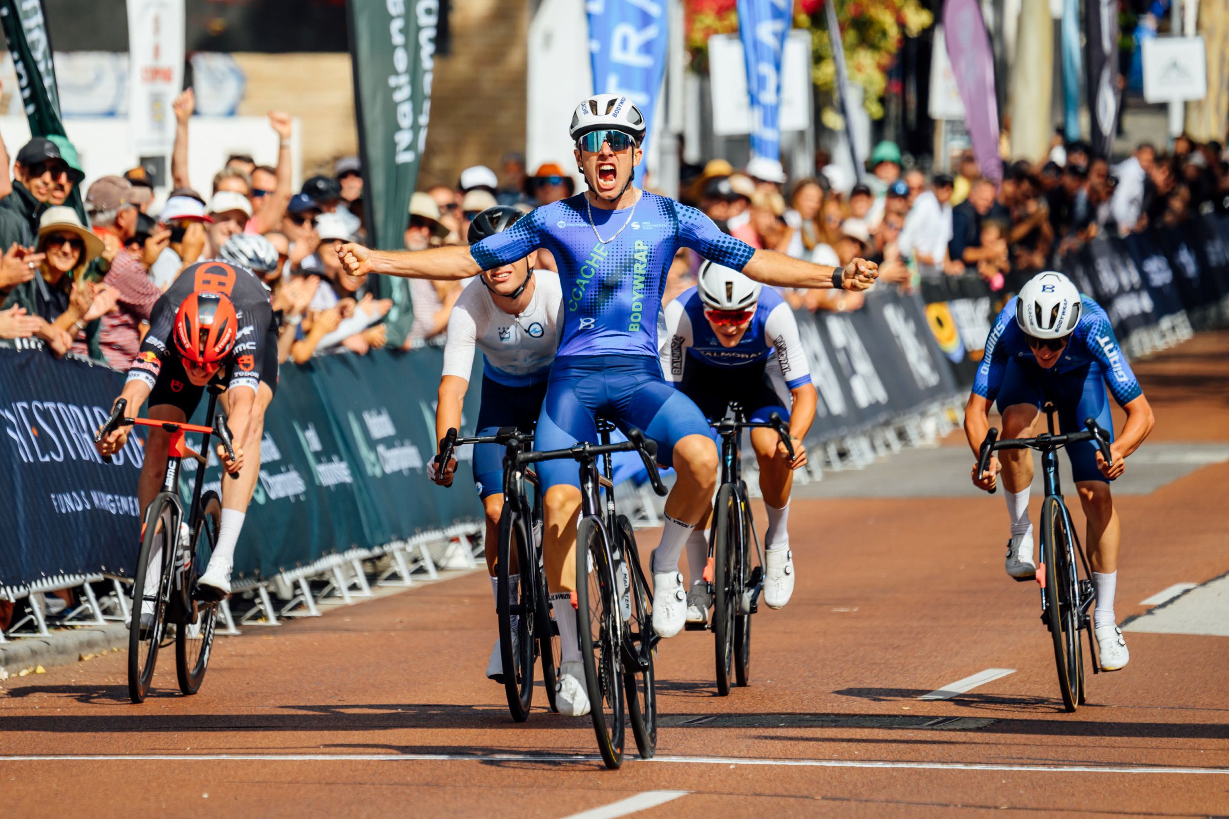Jensen Plowright wins criterium in front of roaring Perth crowd | Road ...